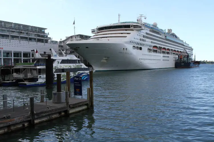 Cruise ship Dawn Princess, Princes Wharf, 2012 | Record | DigitalNZ