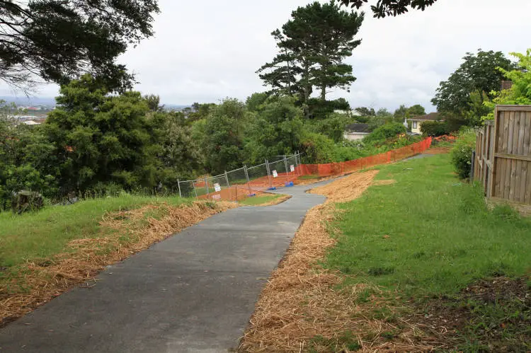 Path near Waterview motorway interchange, Point Chevalier, 2014 ...