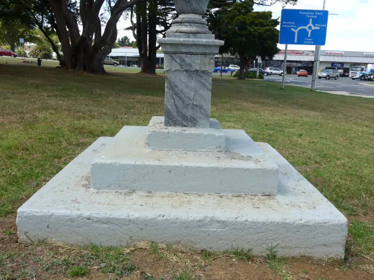 Roulston Park memorial, Pukekohe, 2015 | Record | DigitalNZ
