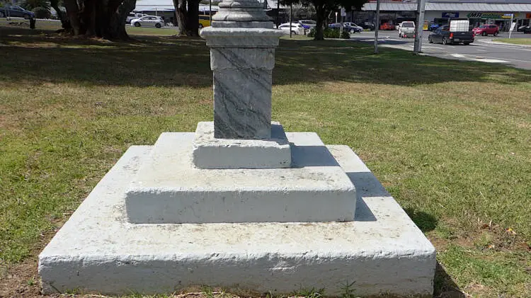 Roulston Park memorial, Pukekohe, 2015 | Record | DigitalNZ