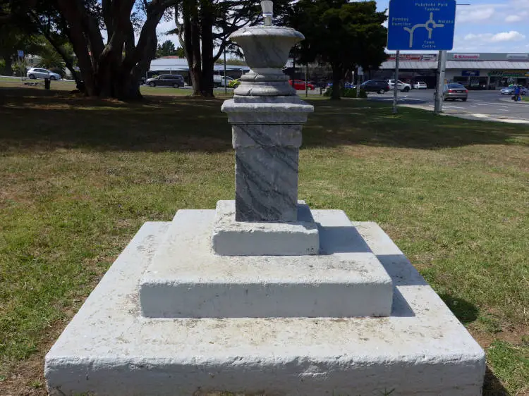 Roulston Park memorial, Pukekohe, 2015 | Record | DigitalNZ