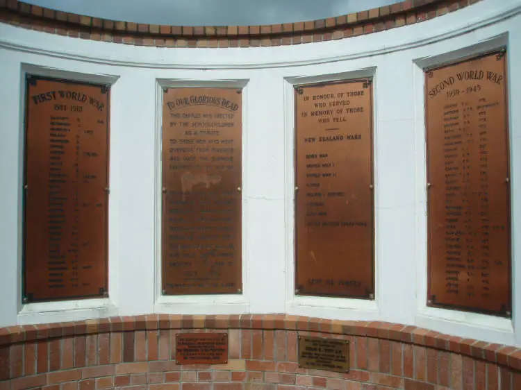 Pukekohe memorial chaplet, 2008 | Record | DigitalNZ