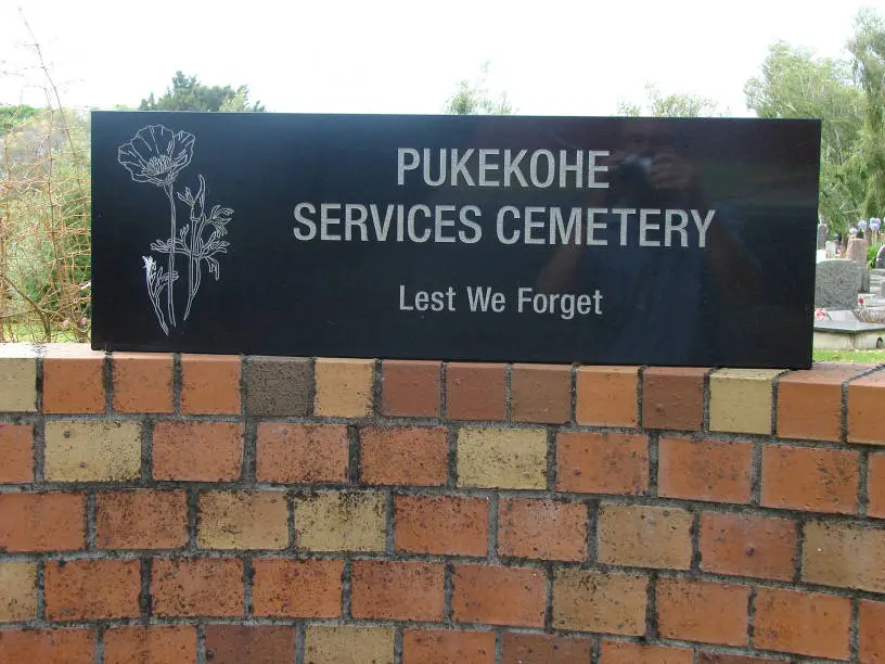 Pukekohe Services Cemetery, signpost, 2008 | Record | DigitalNZ