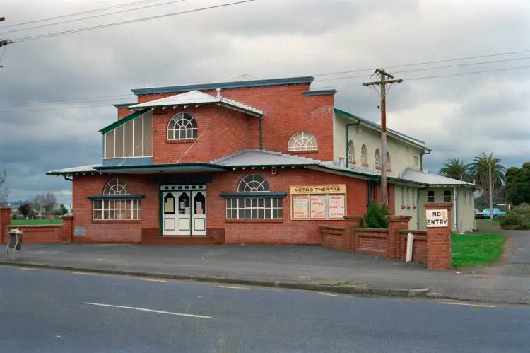 Māngere East Hall, Massey Road, Māngere East, 1986 | Record | DigitalNZ