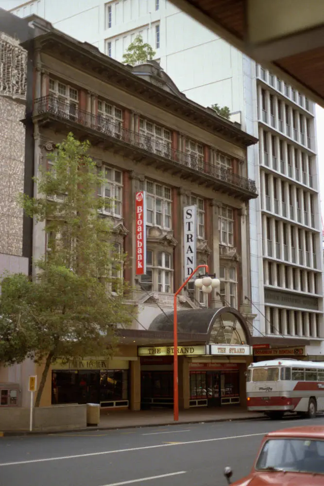 Strand Arcade, Queen Street, Auckland Central, 1986 | Record | DigitalNZ