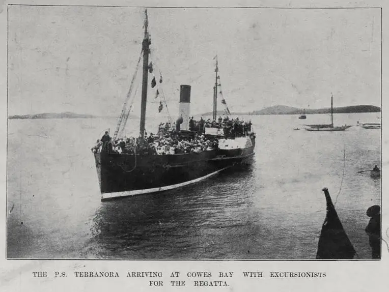 The P S 'Terranora' arriving at Cowes Bay, Waiheke with excursionists ...