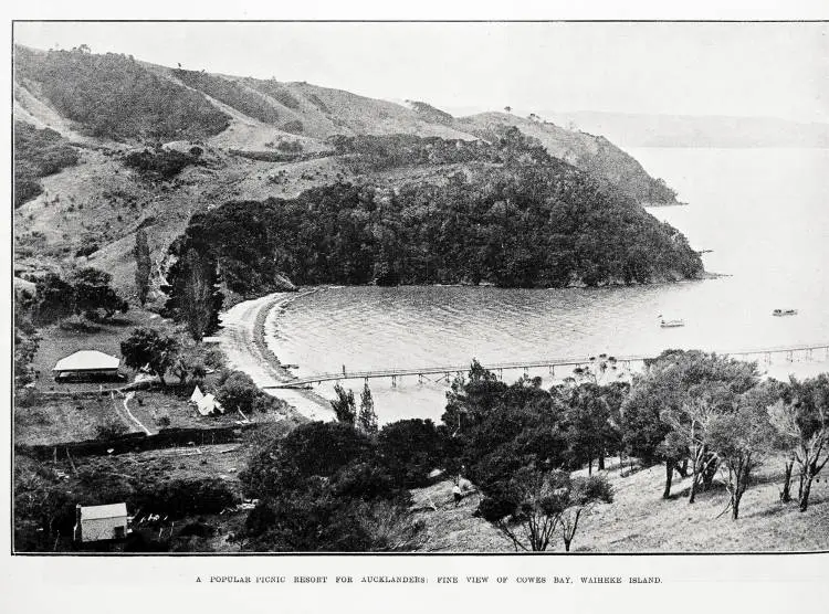 A popular resort for Aucklanders: fine view of Cowes Bay, Waiheke ...