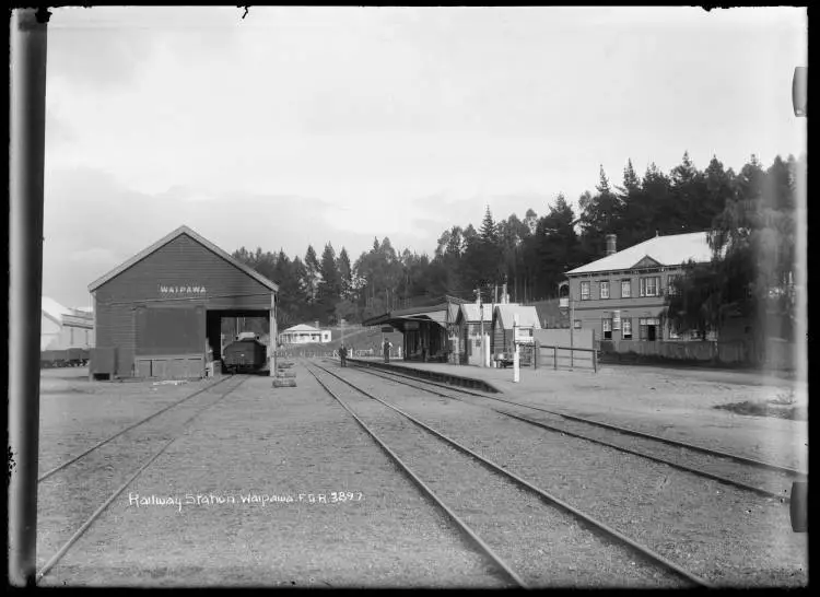 Railway Station, Waipawa | Record | DigitalNZ