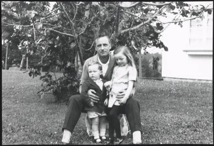 William Louis Rata Worrall and children | Record | DigitalNZ