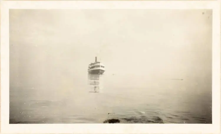 SS Toroa on a calm and misty Waitematā Harbour, 1953 | Record | DigitalNZ