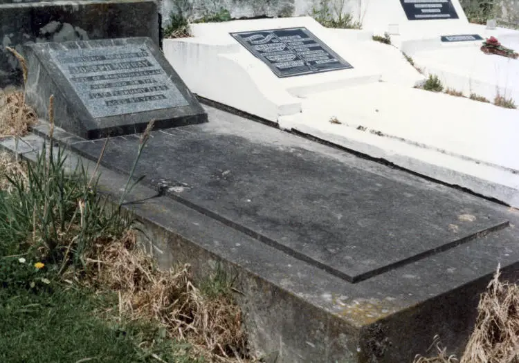 The grave of Joseph Murray of Murrays Bay, 1982 | Record | DigitalNZ