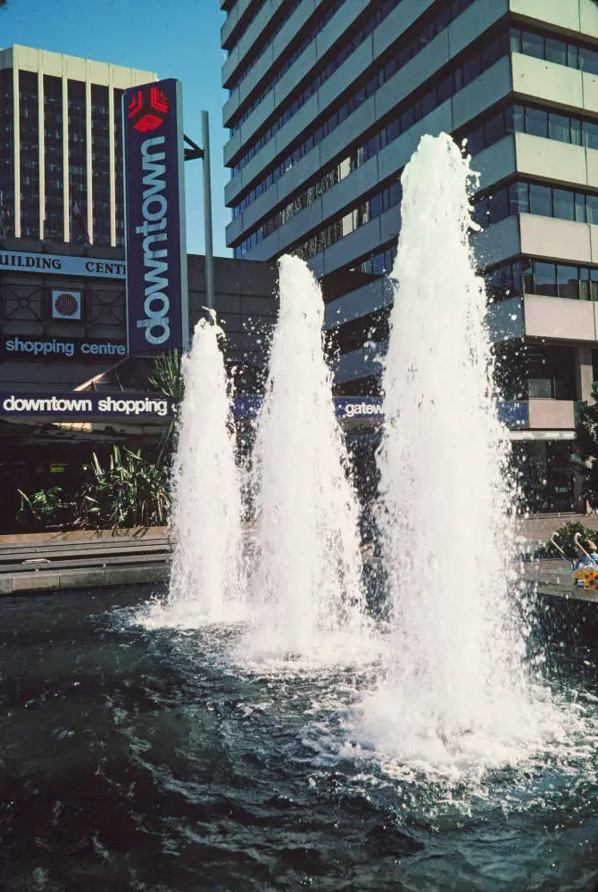 Coutts Fountain in Queen Elizabeth Square, Auckland Central, 1983 | Record | DigitalNZ