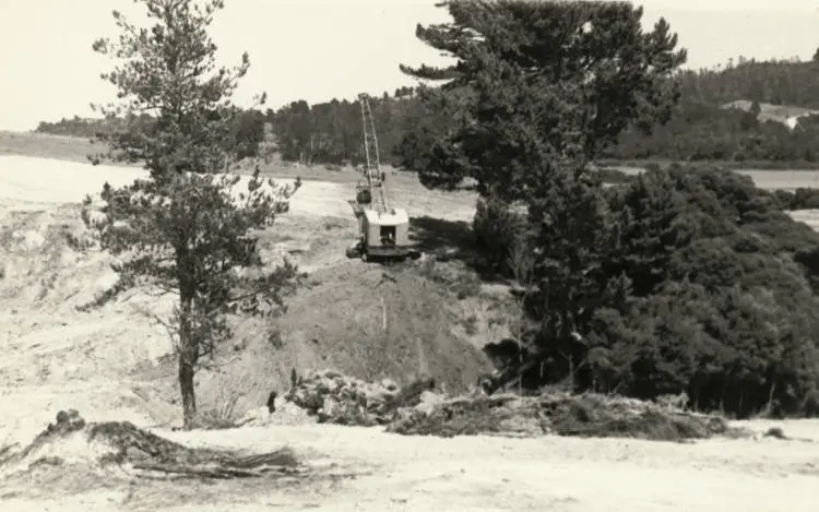 Construction of North Shore cemetery and crematorium, Schnapper Rock ...
