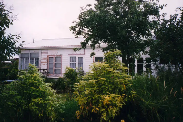 House at 12 Glamorgan Drive, Torbay, 1994 | Record | DigitalNZ