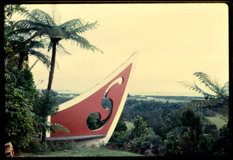 Memorial to Sir Peter Buck, 1971 | Record | DigitalNZ