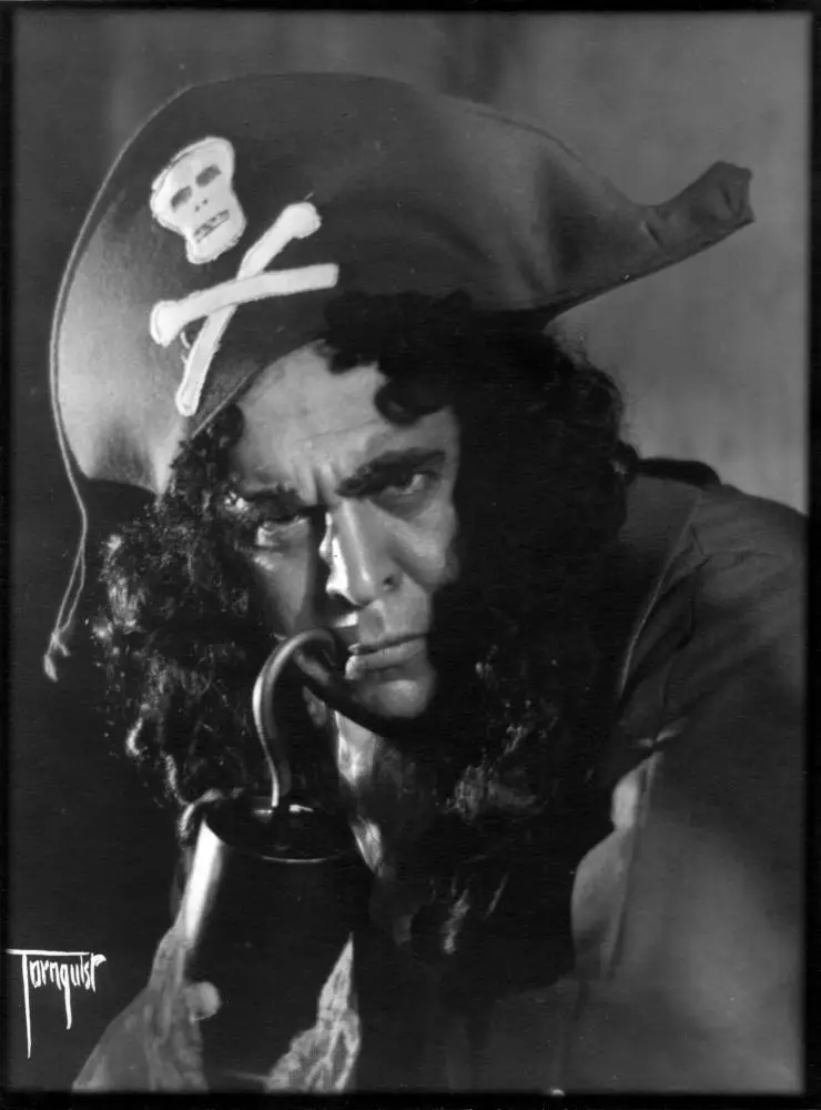 Percy S Crisp as Captain Hook in Peter Pan, 1930 | Record | DigitalNZ