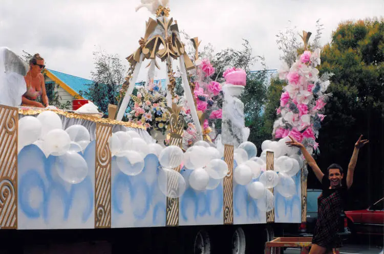Hero Parade float | Record | DigitalNZ