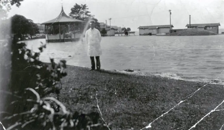 Jamie Jarvis at Windsor Reserve, Devonport, during Spring tide flood ...