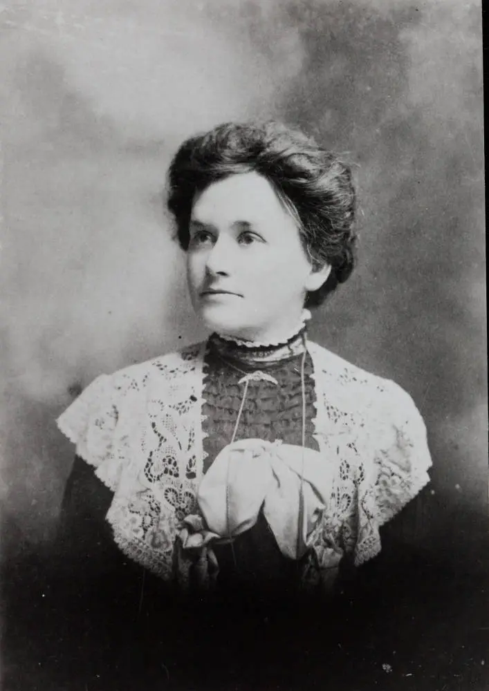 Harriet Hutchinson (nee Crisp), 1909 | Record | DigitalNZ