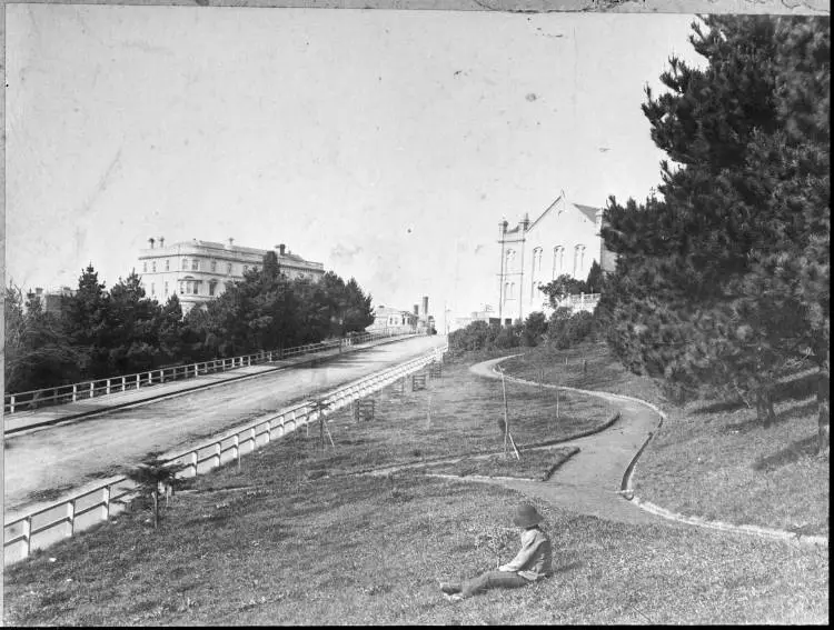 Bowen Avenue leading to Princes Street | Record | DigitalNZ