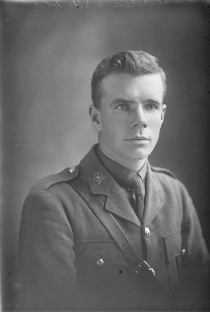 Lieutenant Sneddon, 1916 | Record | DigitalNZ