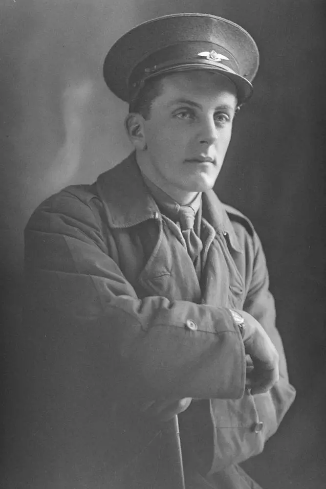 Lieutenant Lou Harris | Record | DigitalNZ