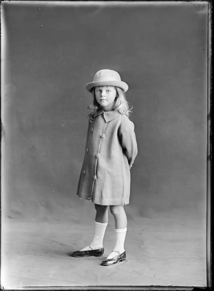 Girl in a hat and coat | Record | DigitalNZ