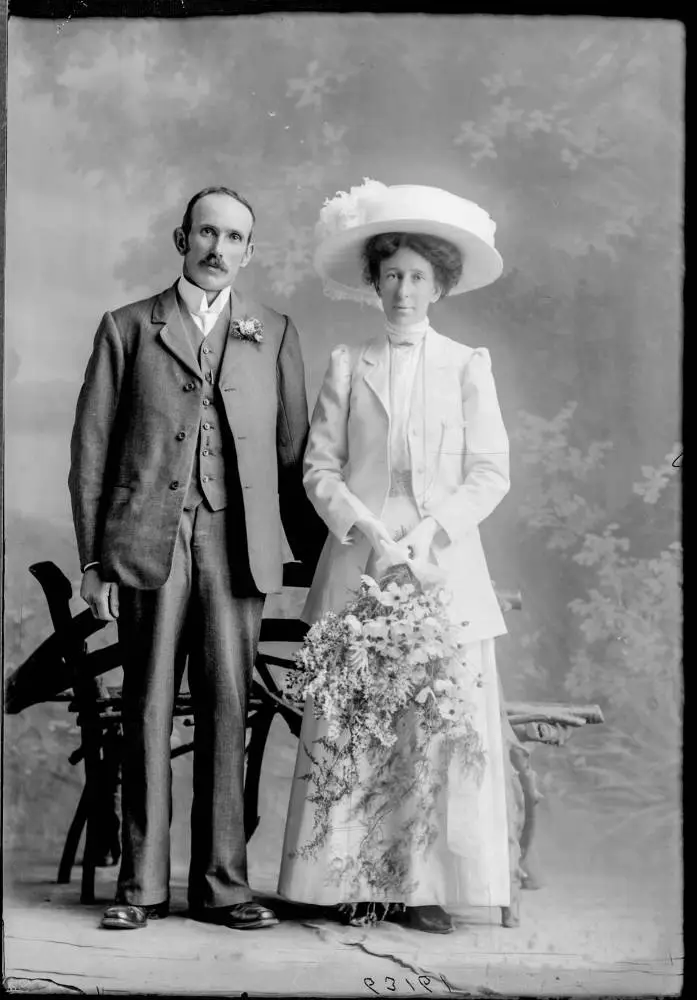 Inglis wedding group, 1910 | Record | DigitalNZ