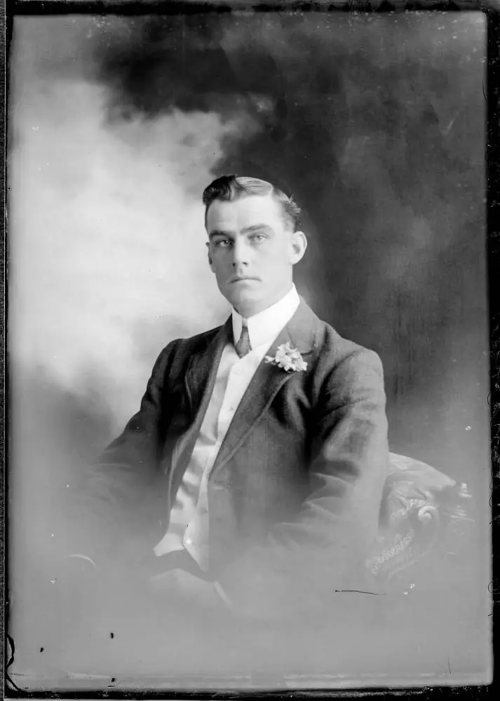 Mr Rainbow, 1910 | Record | DigitalNZ