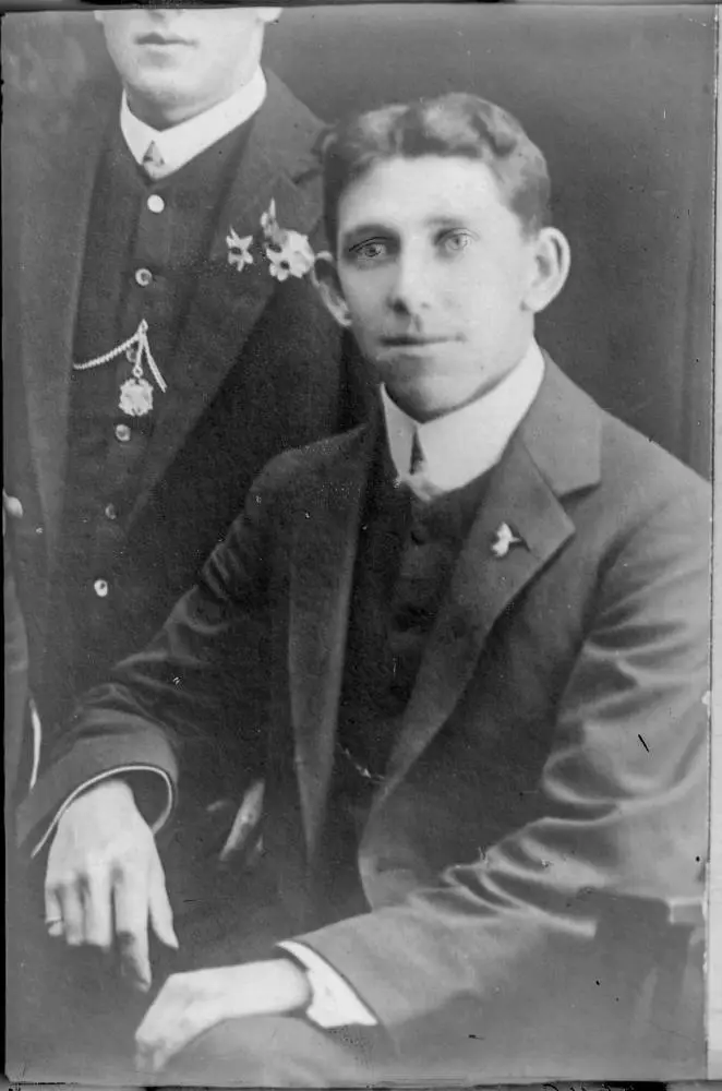 Mr Howe, 1910 | Record | DigitalNZ