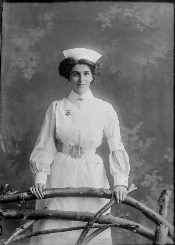 Miss Coates, 1910 | Record | DigitalNZ