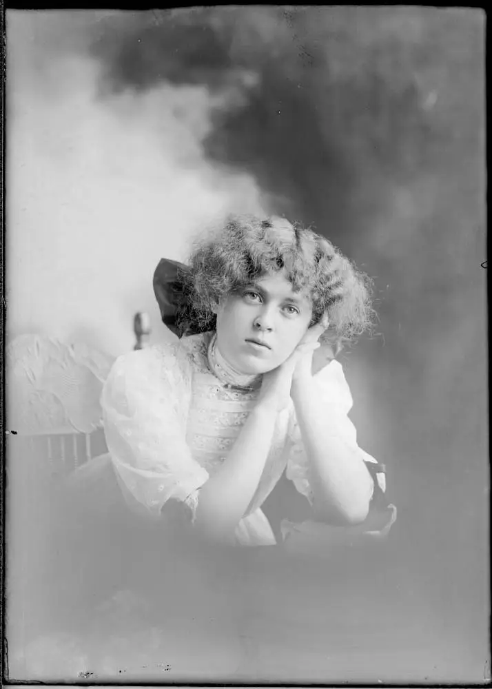 Miss Batty, 1910 | Record | DigitalNZ