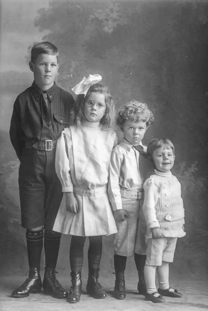 Reekie children, 1910 | Record | DigitalNZ