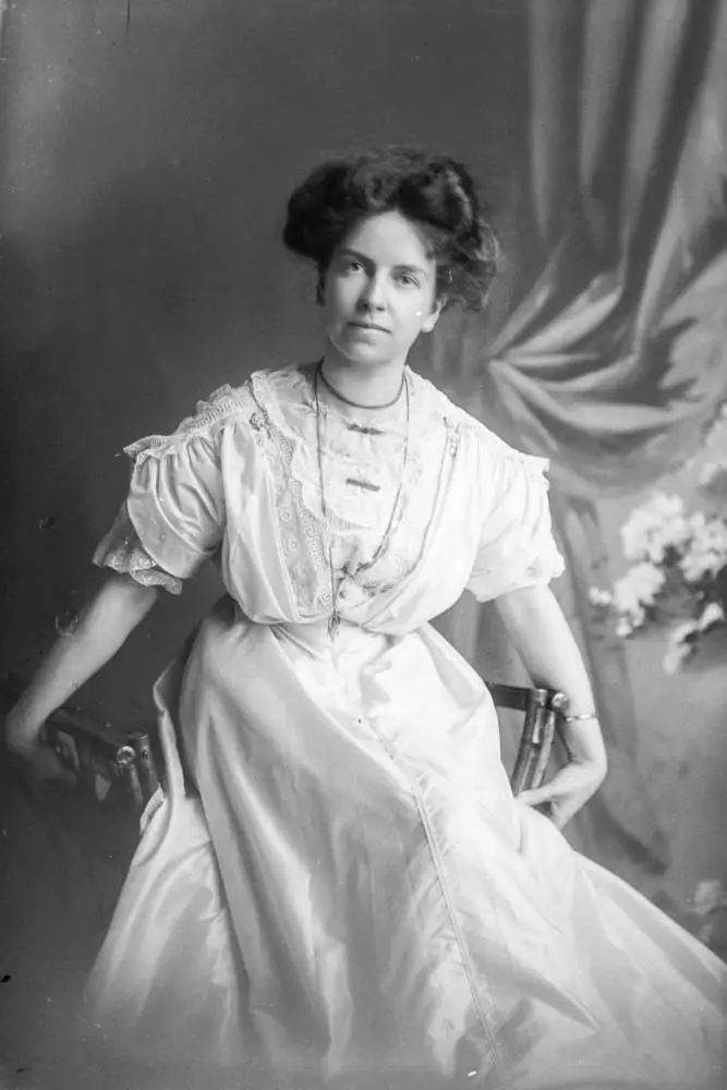 Miss Murphy, 1910 | Record | DigitalNZ