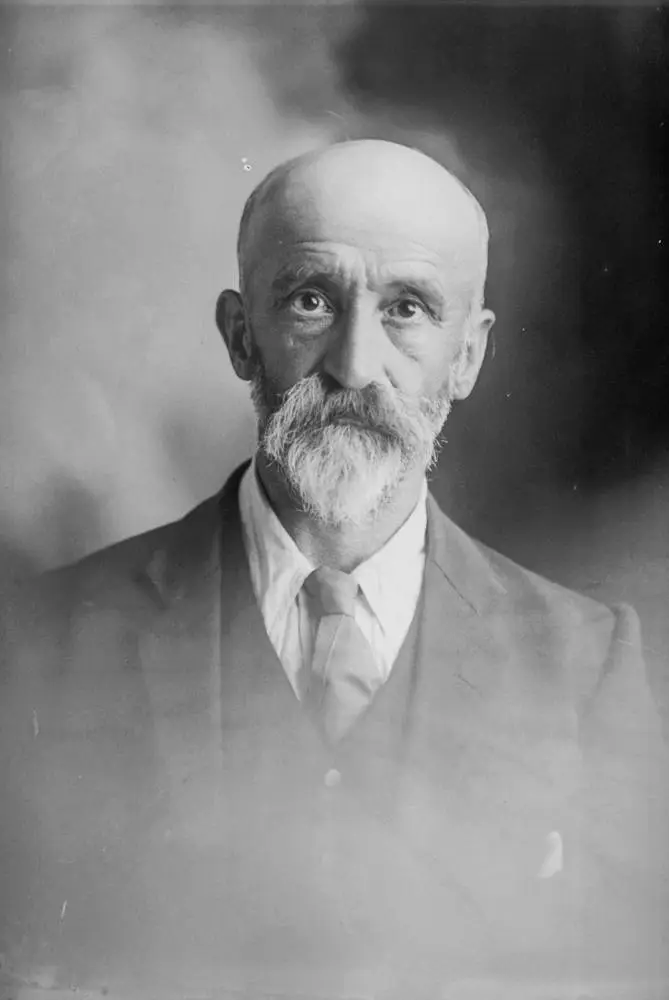 Mr Hall, 1910 | Record | DigitalNZ