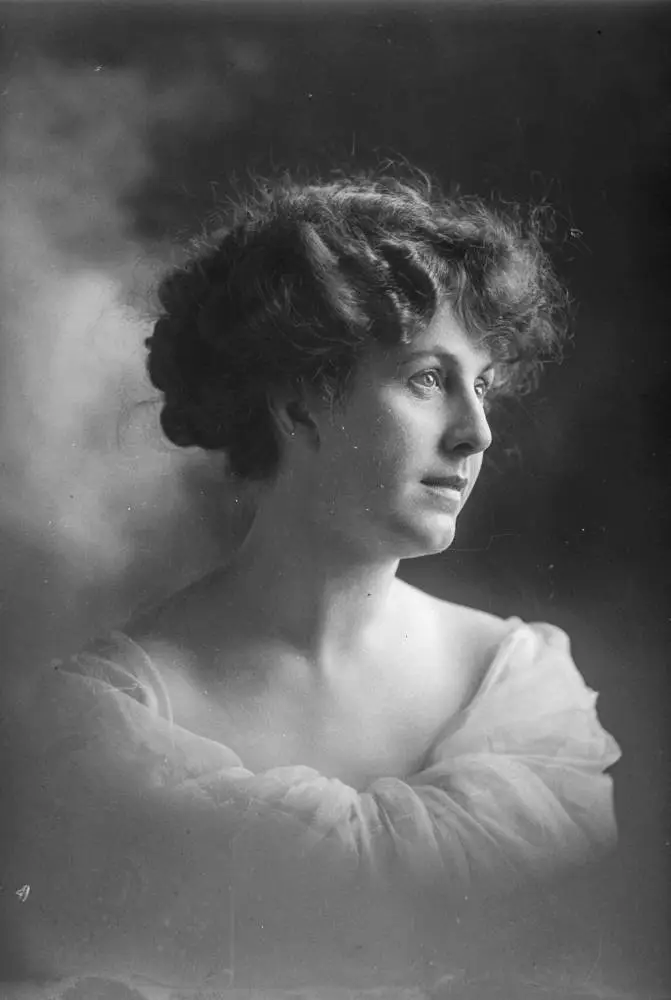 Mrs Craig, 1910 | Record | DigitalNZ