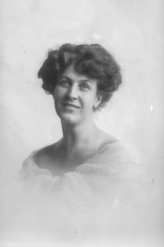 Mrs Craig, 1910 | Record | DigitalNZ