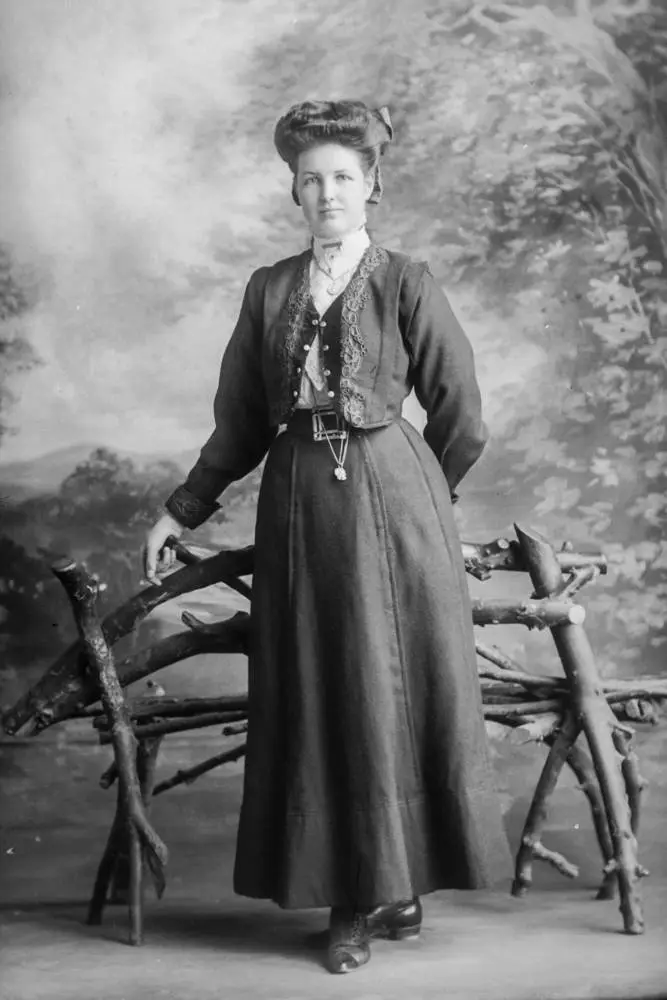 Miss Friend, 1910 | Record | DigitalNZ