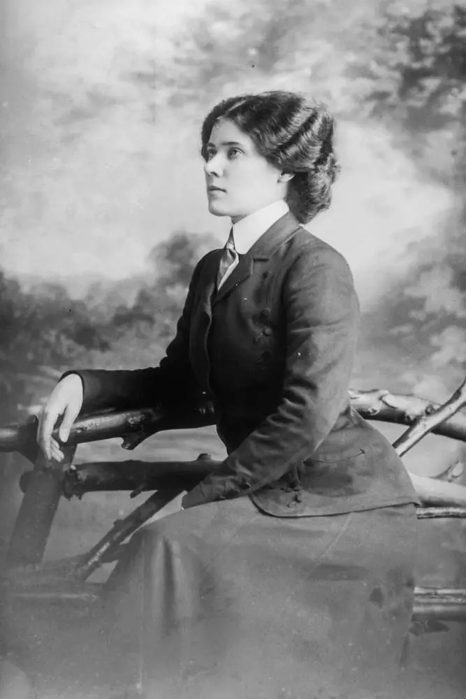 Miss Baker, 1909 | Record | DigitalNZ