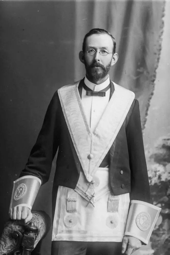 Mr Russell, 1909 | Record | DigitalNZ