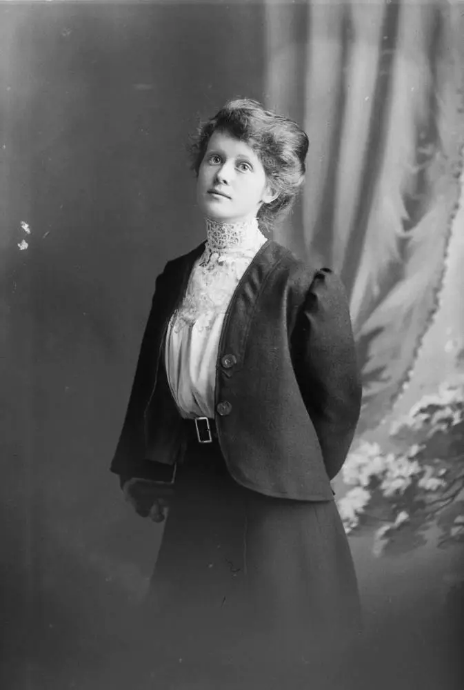 Miss Booker | Record | DigitalNZ