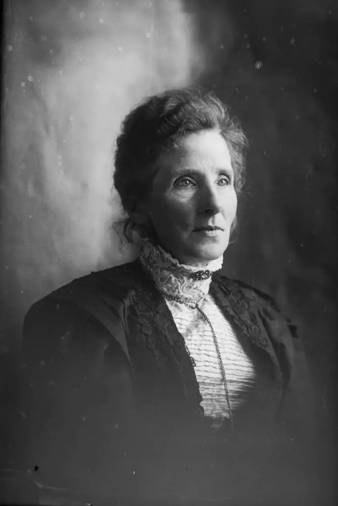 Mrs Hunt, 1909 | Record | DigitalNZ