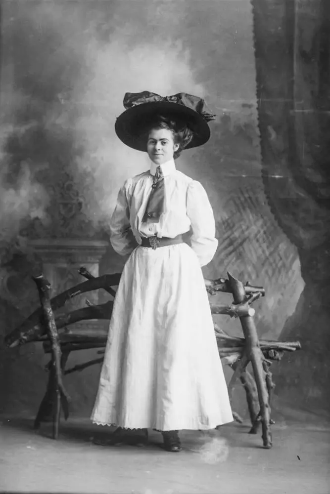 Miss Ryan, 1909 | Record | DigitalNZ