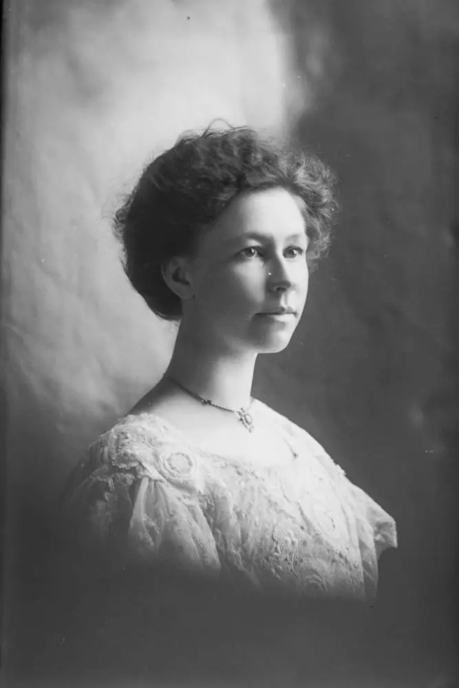 Miss Lambert, 1909 | Record | DigitalNZ