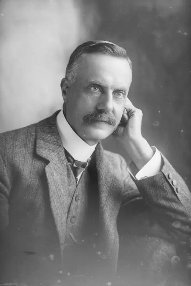 Mr Coombes, 1909 | Record | DigitalNZ