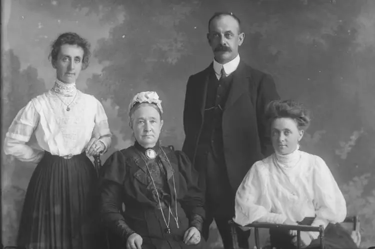 Cahill family | Record | DigitalNZ