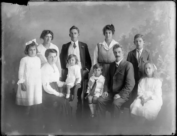 Mansell family | Record | DigitalNZ