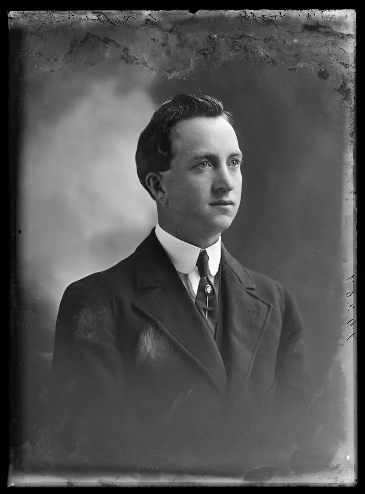 Mr Hall, 1913 | Record | DigitalNZ