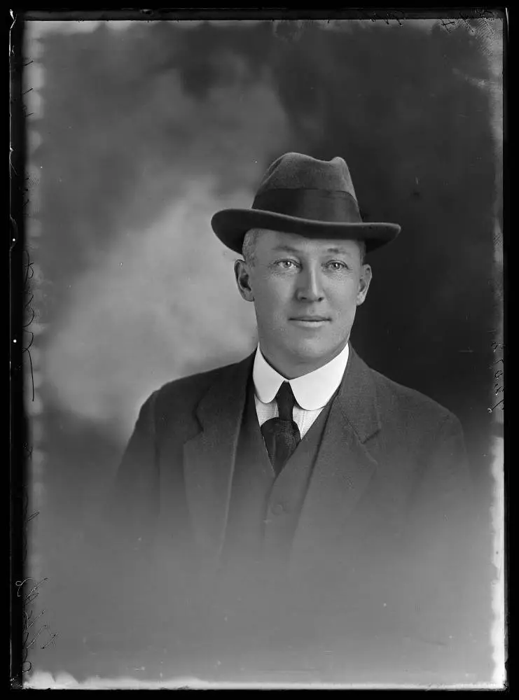 Mr R Dacre | Record | DigitalNZ