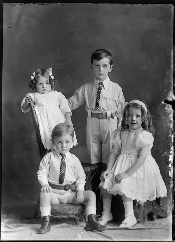 Walker children | Record | DigitalNZ